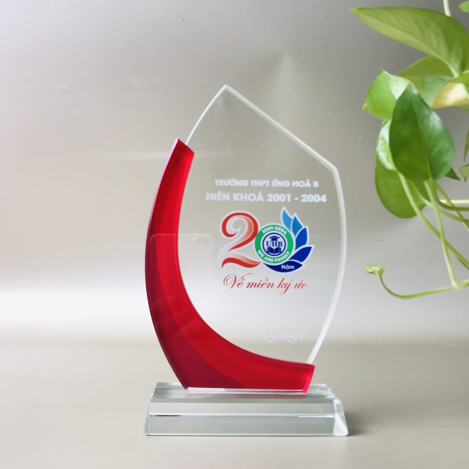 10 mẫu cup pha lê lưu niệm quà tặng họp lớp - Xưởng cúp pha lê Wowgift